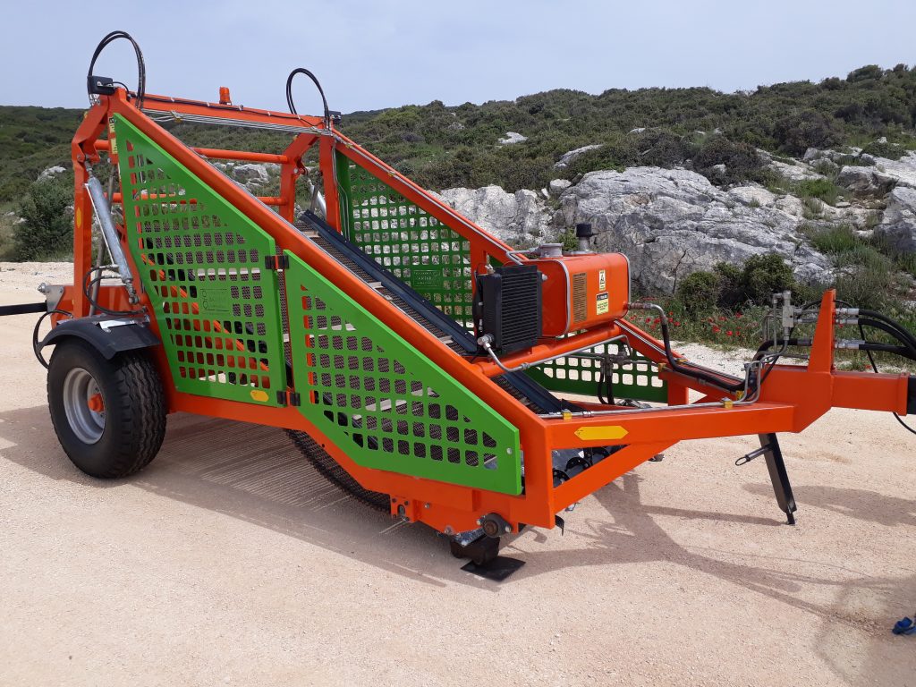 Beach Cleaning Machine driven by Tractor – BM3700 – WorkmasterBatman